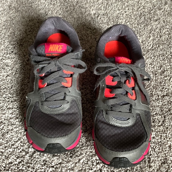 Nike | Shoes | Nike Dual Fusion St2 Sneakers | Poshmark